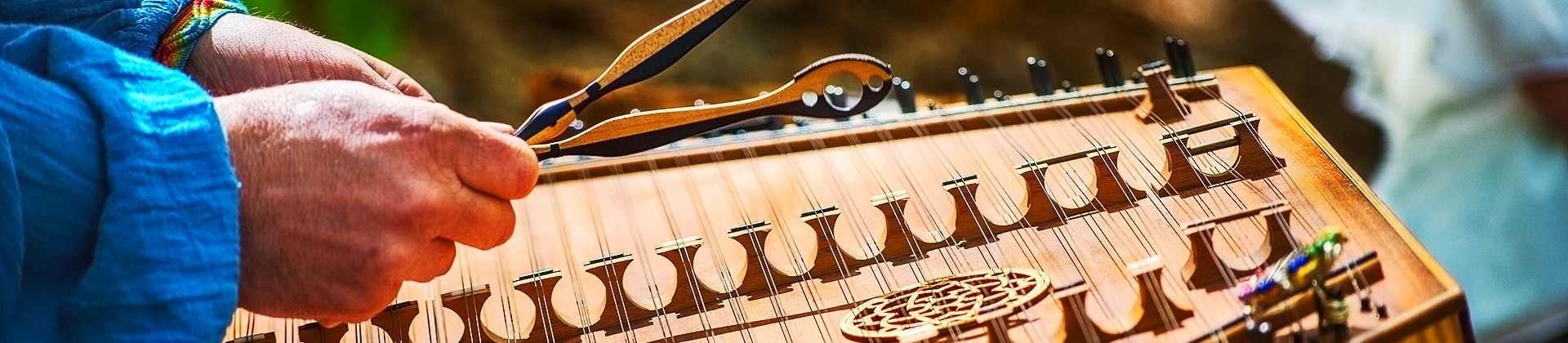 4 Best Hammered Dulcimers Reviewed in Detail [Mar. 2021]