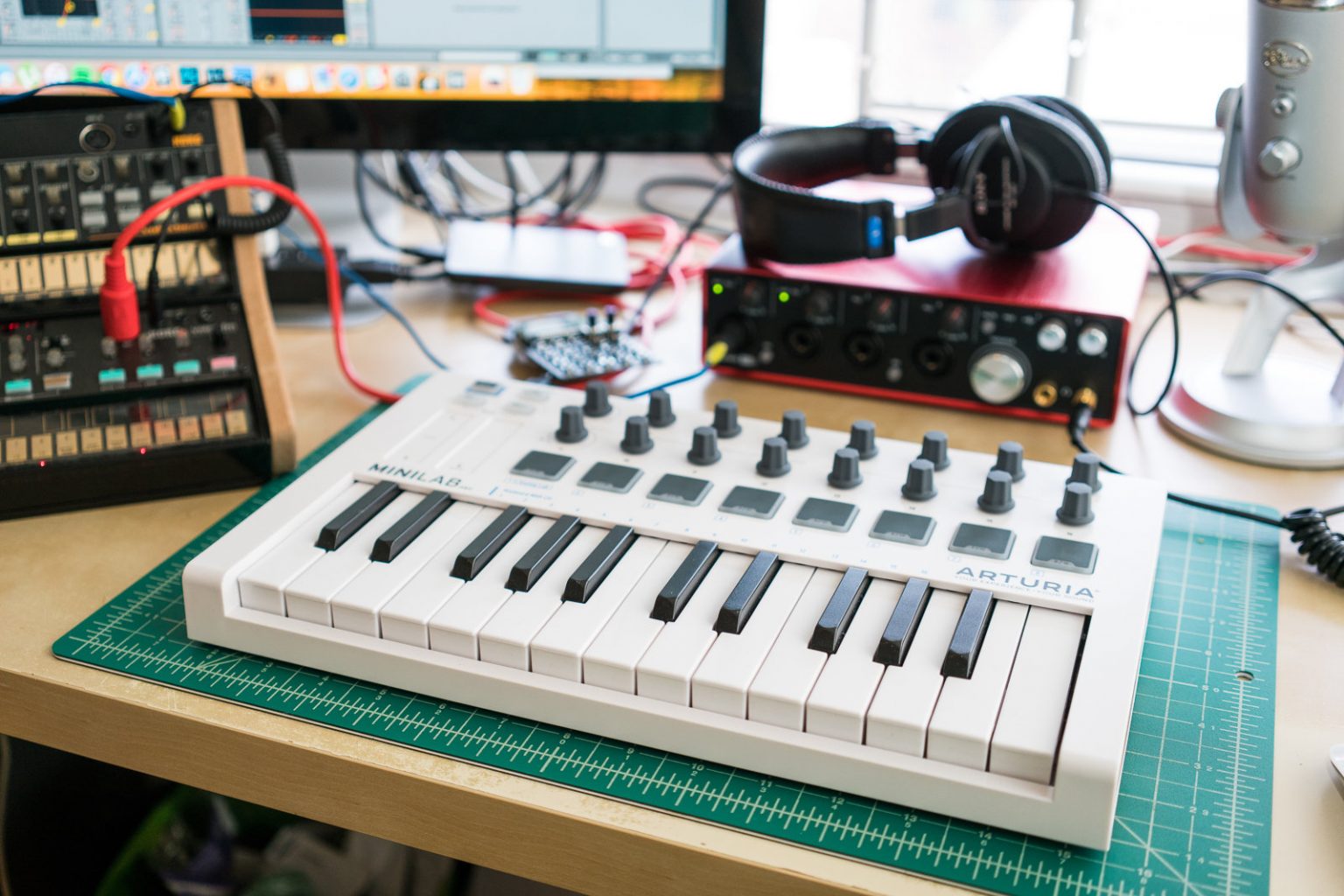8 Best Beginners' Synthesizers Reviewed in Detail [Jun. 2020]