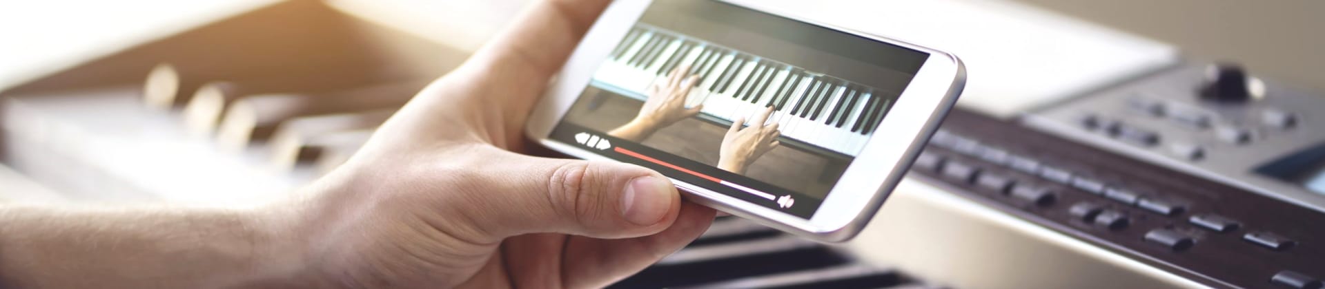 10 Best Online Piano Lessons Reviewed in Detail [Sept. 2020]