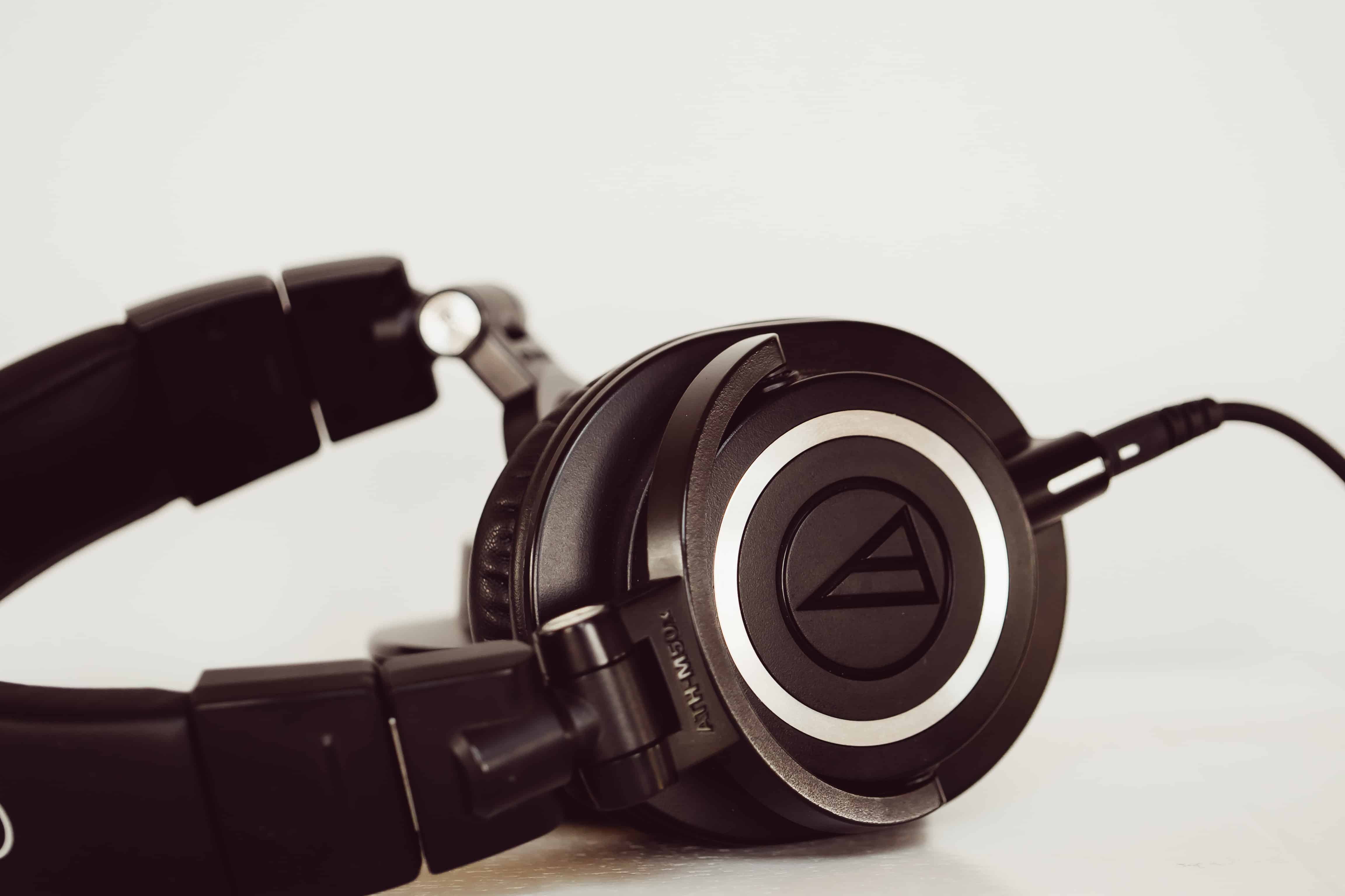5 Best Headphones for Streaming Without a Mic [Jun. 2024]